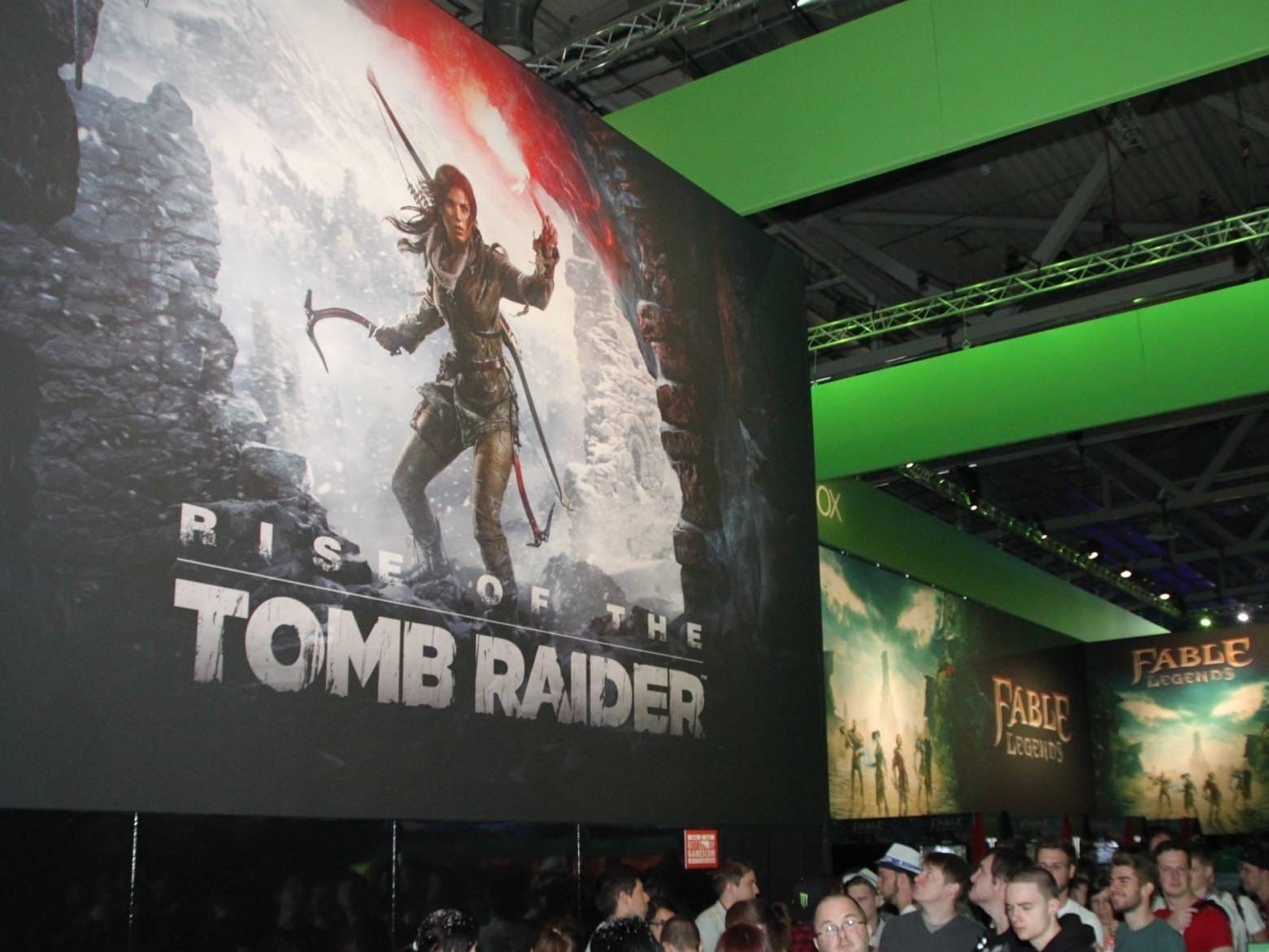 Who played Lara Croft in the first "Tomb Raider" movie? | Classic Nerd