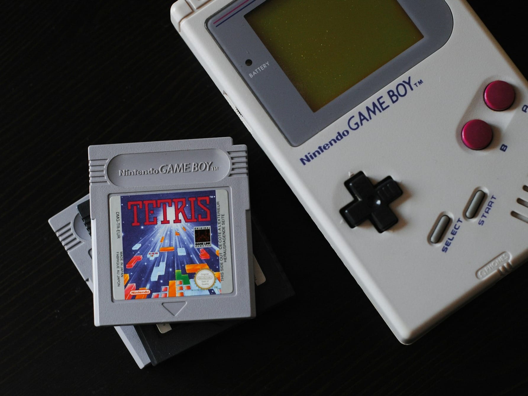 What was the first handheld console to use cartridges? | Classic Nerd