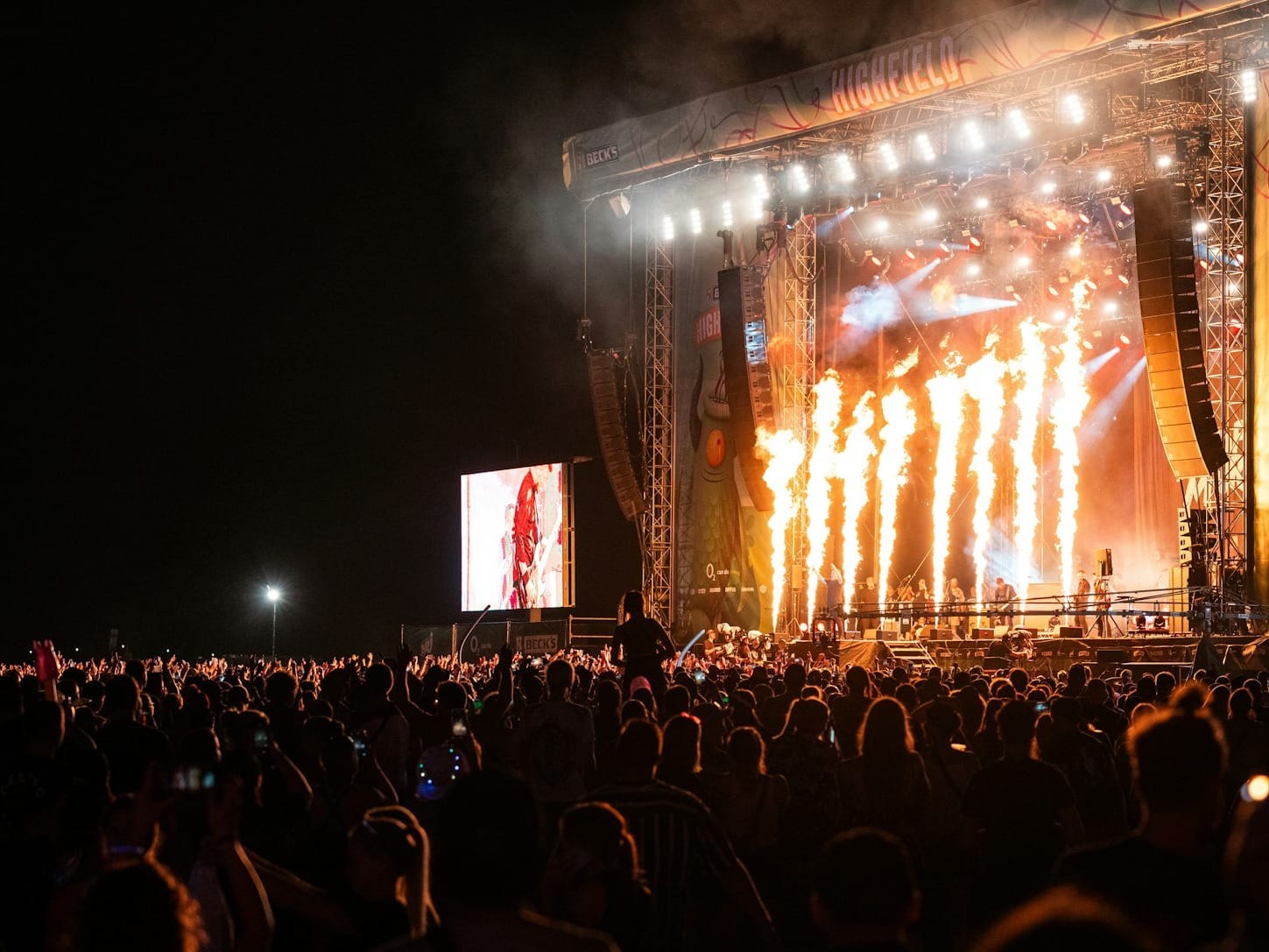 Which band’s lead singer was known for his "Lizard King" persona ...